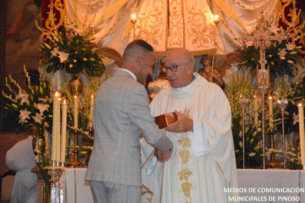 El monovero Paco Bernabé preside la Misa de la Patrona de Pinoso - Monòver.com