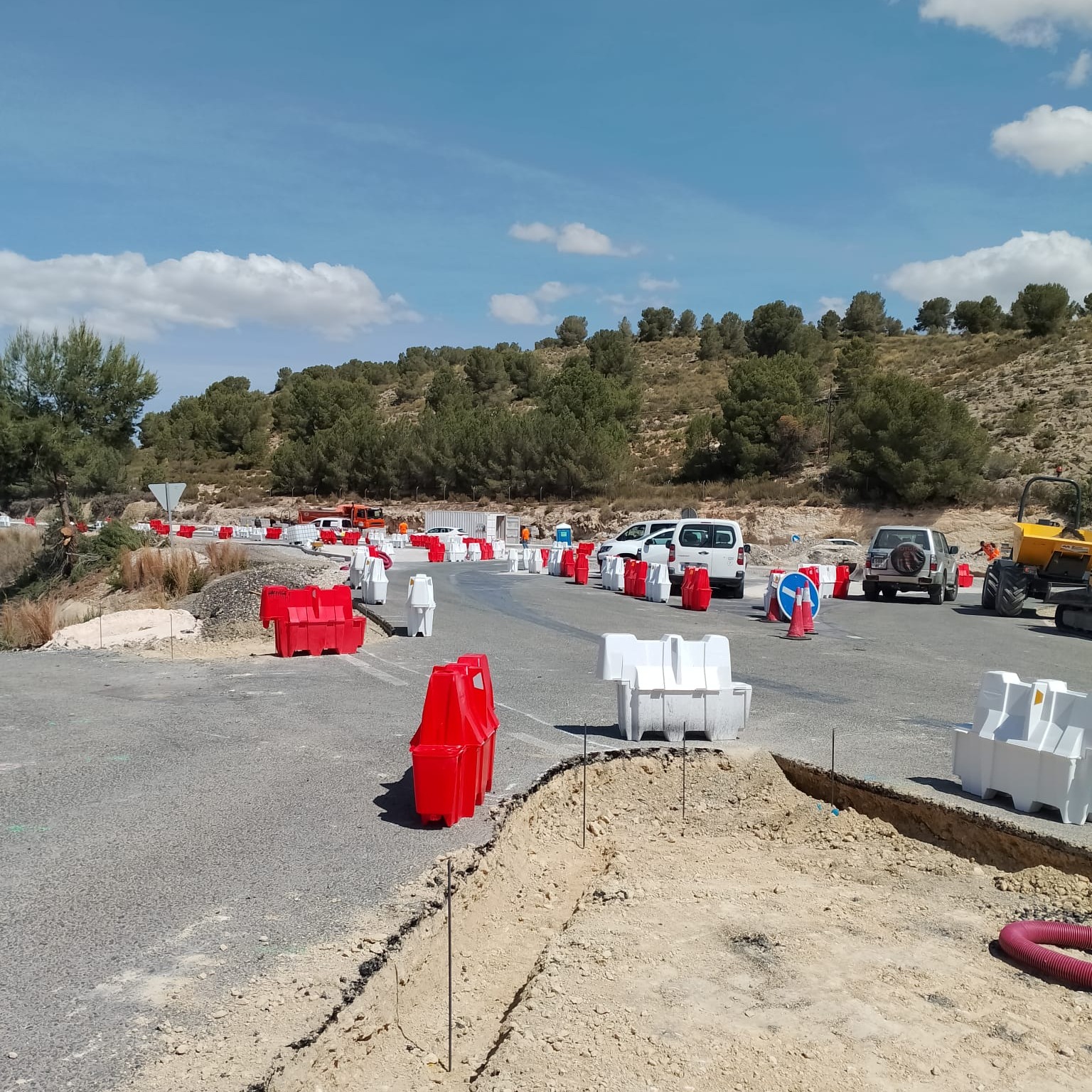 Construcción de una nueva rotonda en Xinorlet - Monòver.com